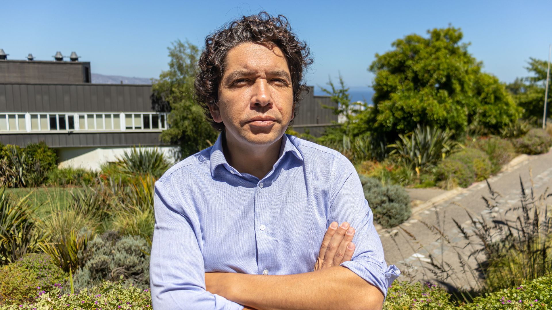 Daniel Avendaño asume como Director de la Escuela de Comunicaciones y ...