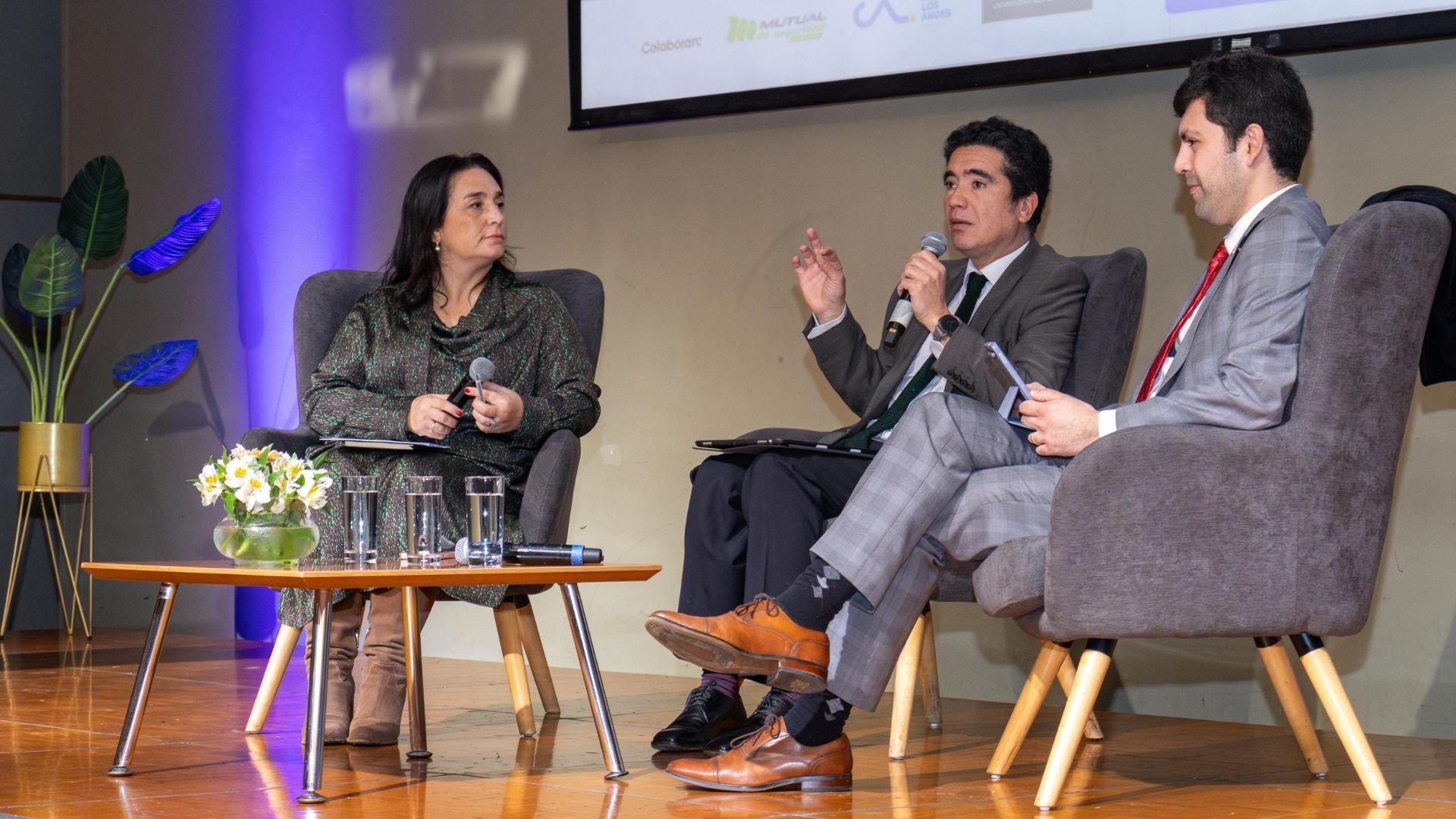 UAI aporta al debate sobre el futuro económico regional en ciclo ...