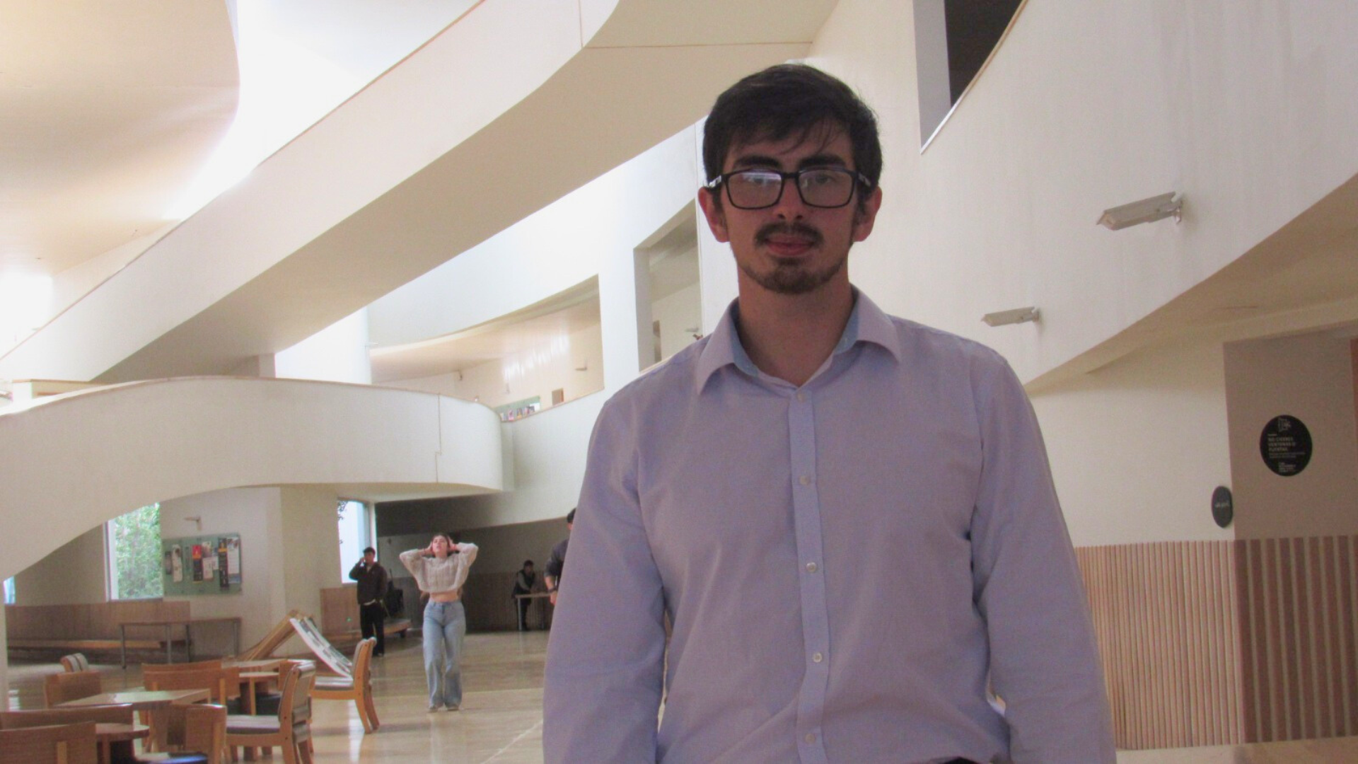 José Arenas se convierte en el primer graduado del Magíster en Economía ...