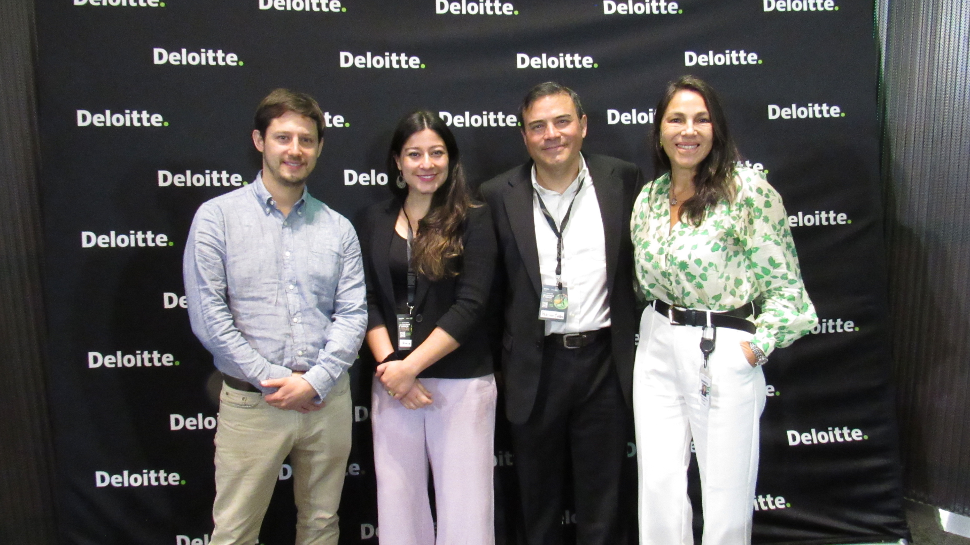 Profesores UAI presentan resultados del CMO Survey Chile 2025 en evento ...