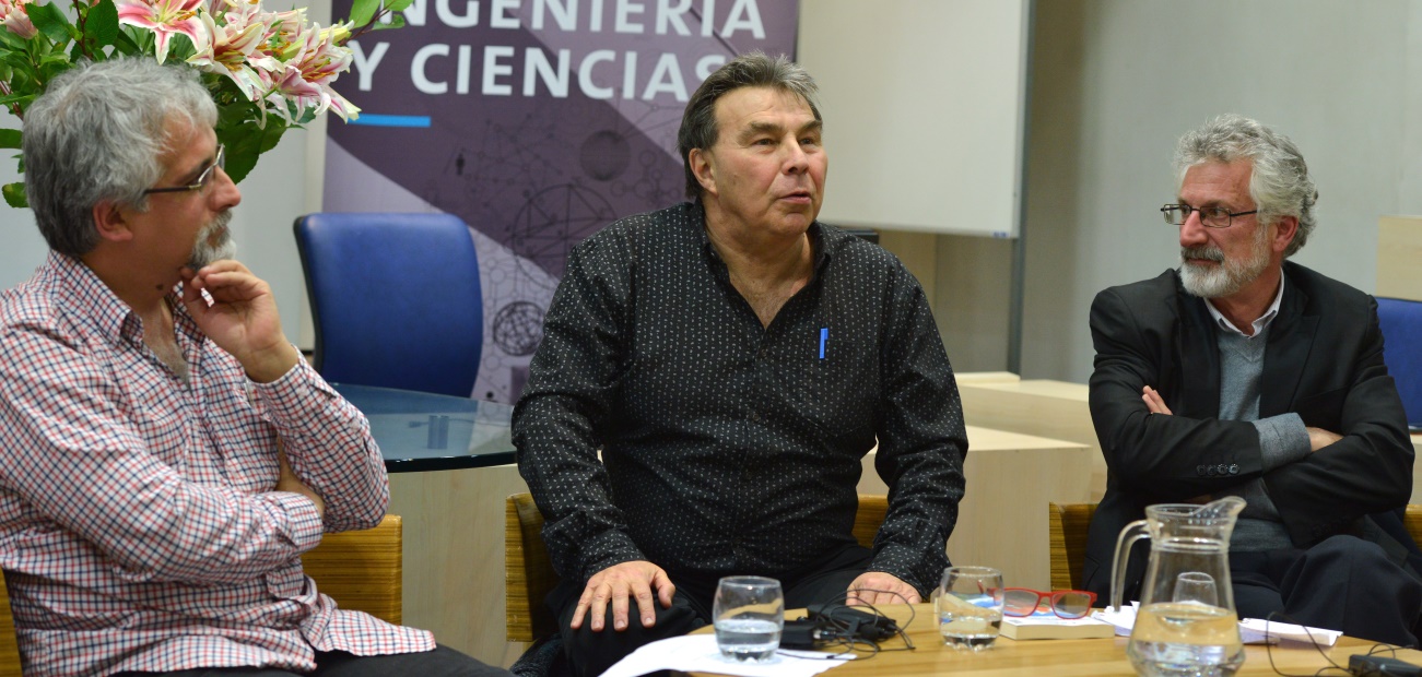 Eric Goles presentó en la UAI su último libro "La conspiración de Babel"