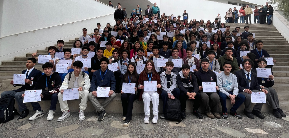 Estudiantes de todo Chile llegan a la UAI para la final de la 35 ...