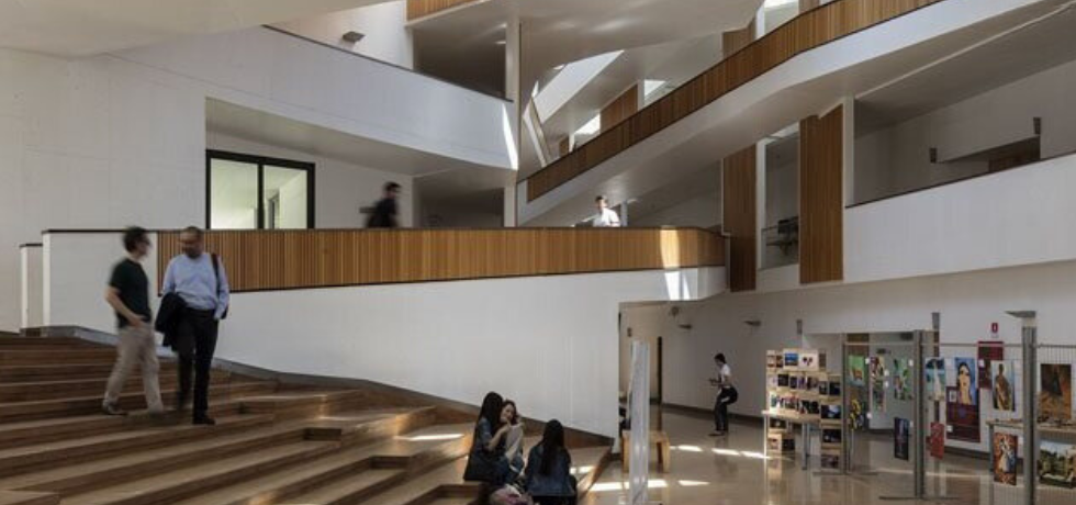 UAI consolida su posición dentro de las mejores universidades de Chile ...