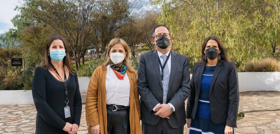 UAI firma convenio de colaboración con Fundación Imagen de Chile